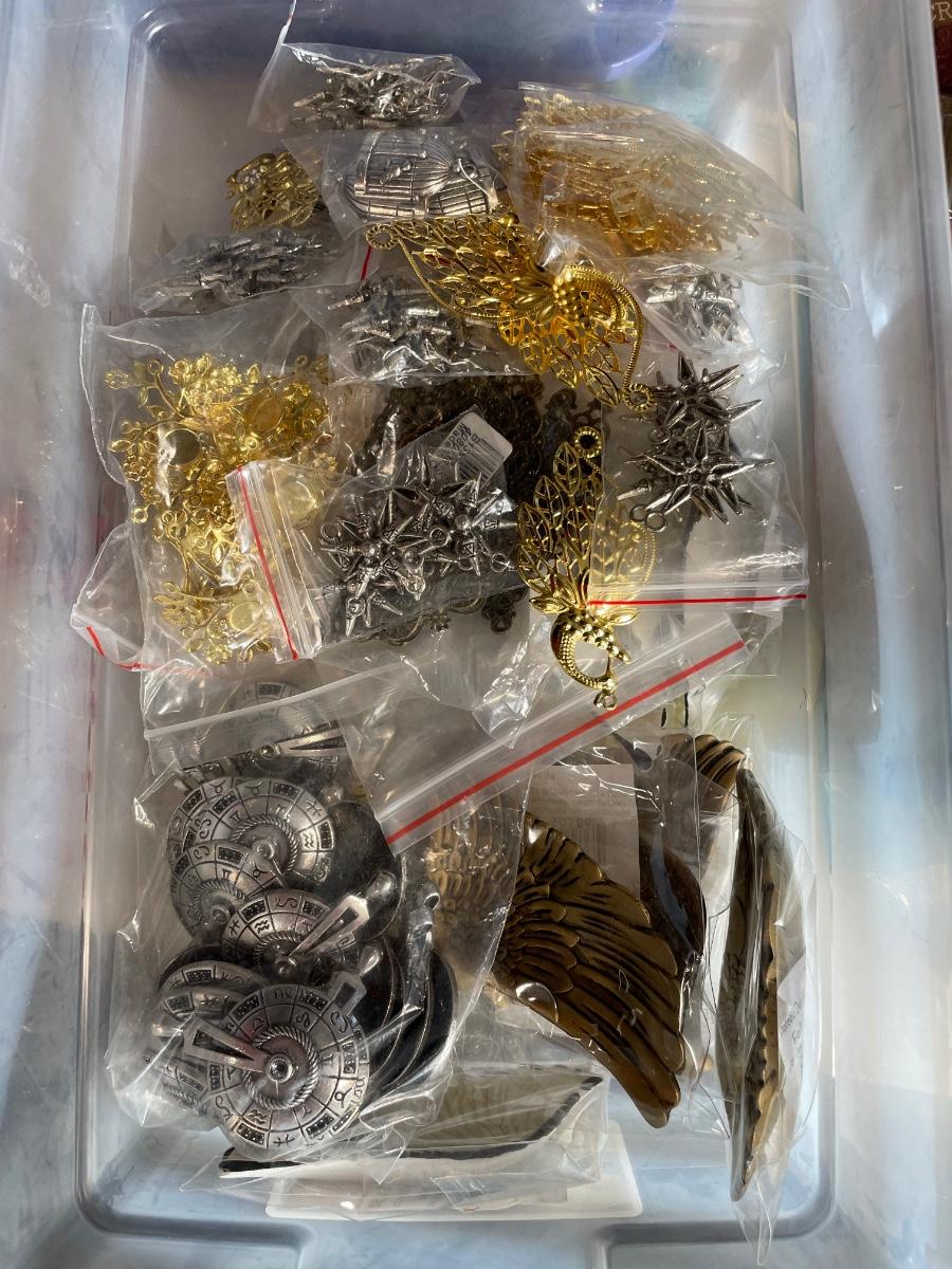 Metal crafting items | EstateSales.org