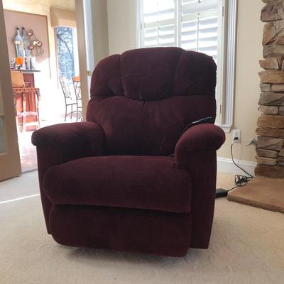 LOT 82L: LaZboy Recliner Model 11850U-07 (Works) | EstateSales.org