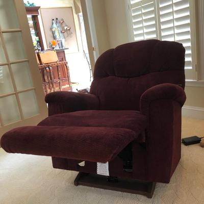 LOT 82L: LaZboy Recliner Model 11850U-07 (Works) | EstateSales.org