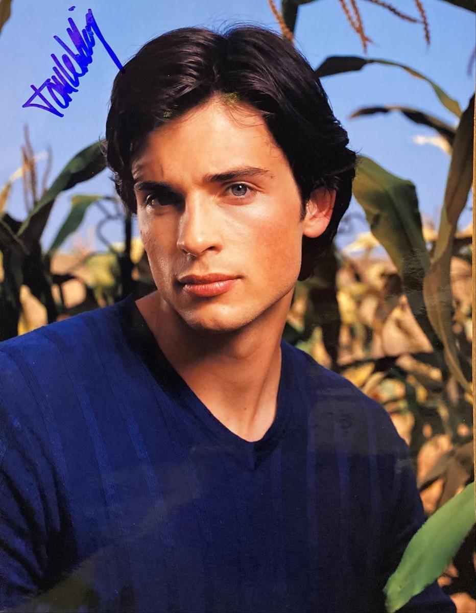 Tom Welling signed photo | EstateSales.org