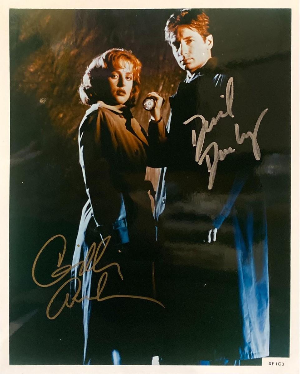 The X-Files David Duchovny and Gillian Anderson signed photo. GFA ...