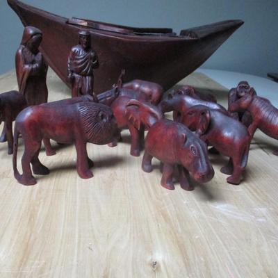 Carved Ark & Animals - C | EstateSales.org