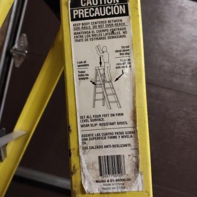 HUSKY FIBERGLASS 6 FOOT LADDER | EstateSales.org