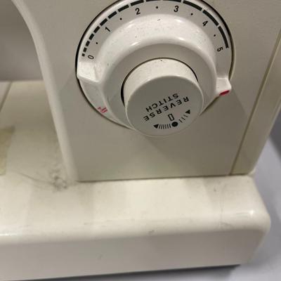 Singer Electronic Control Sewing Machine | EstateSales.org