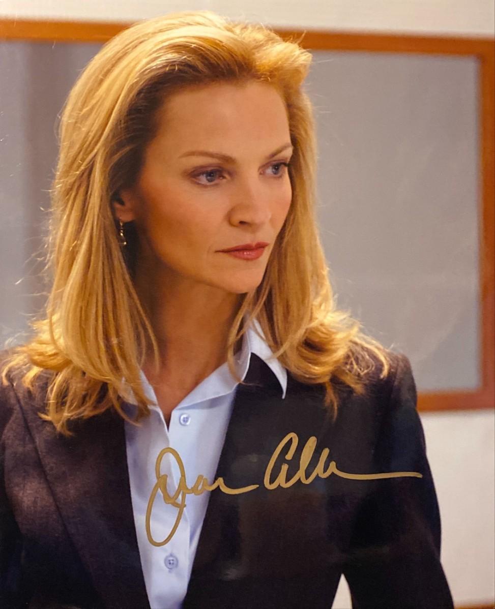 The Bourne Supremacy Joan Allen signed movie photo | EstateSales.org