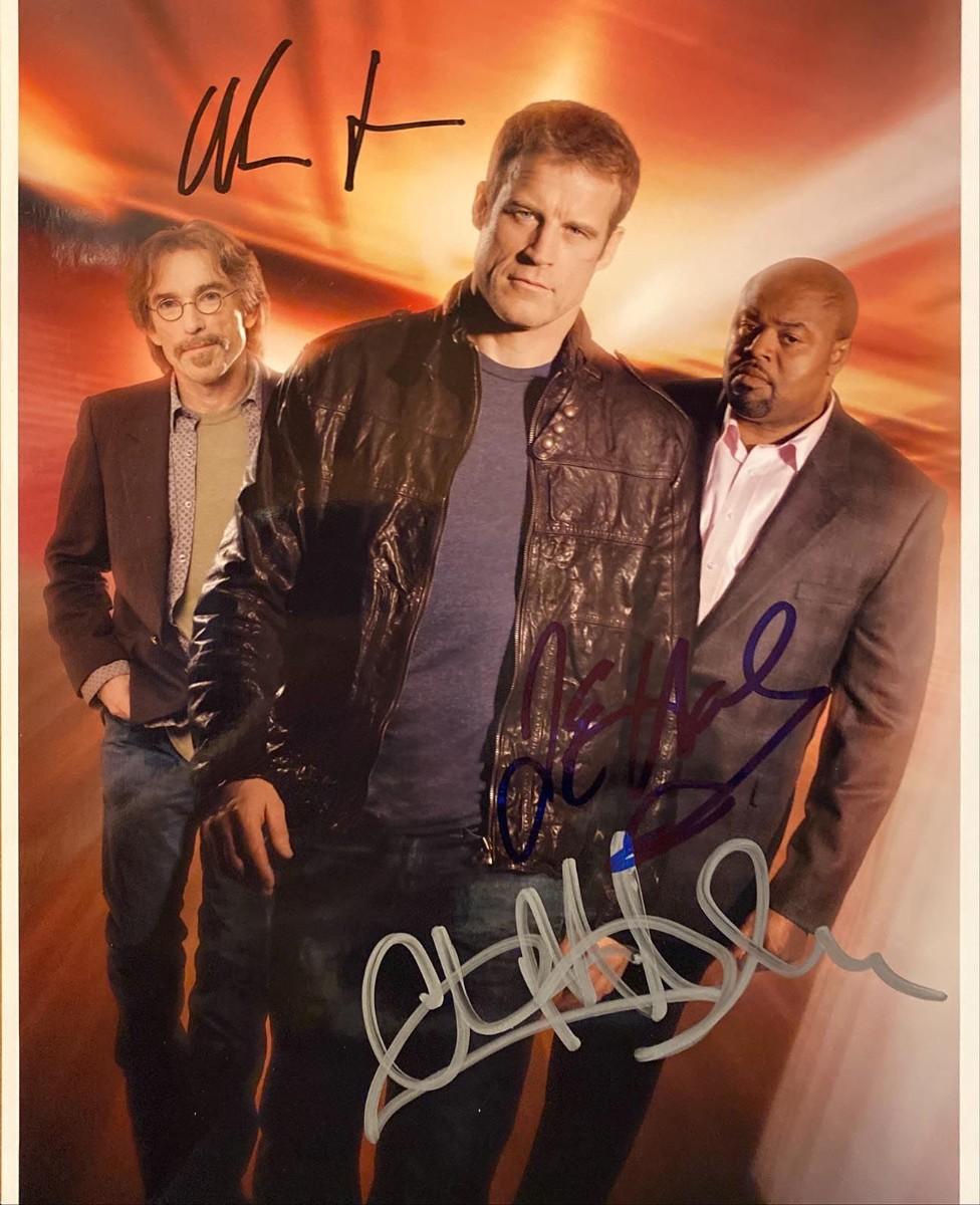 Human Target cast signed photo | EstateSales.org