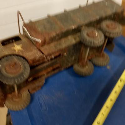 LOT 127 OLD MARX TOY ARMY TRUCK | EstateSales.org