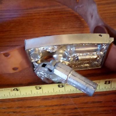 LOT 138 OLD MATTEL DERRINGER BUCKLE GUN | EstateSales.org