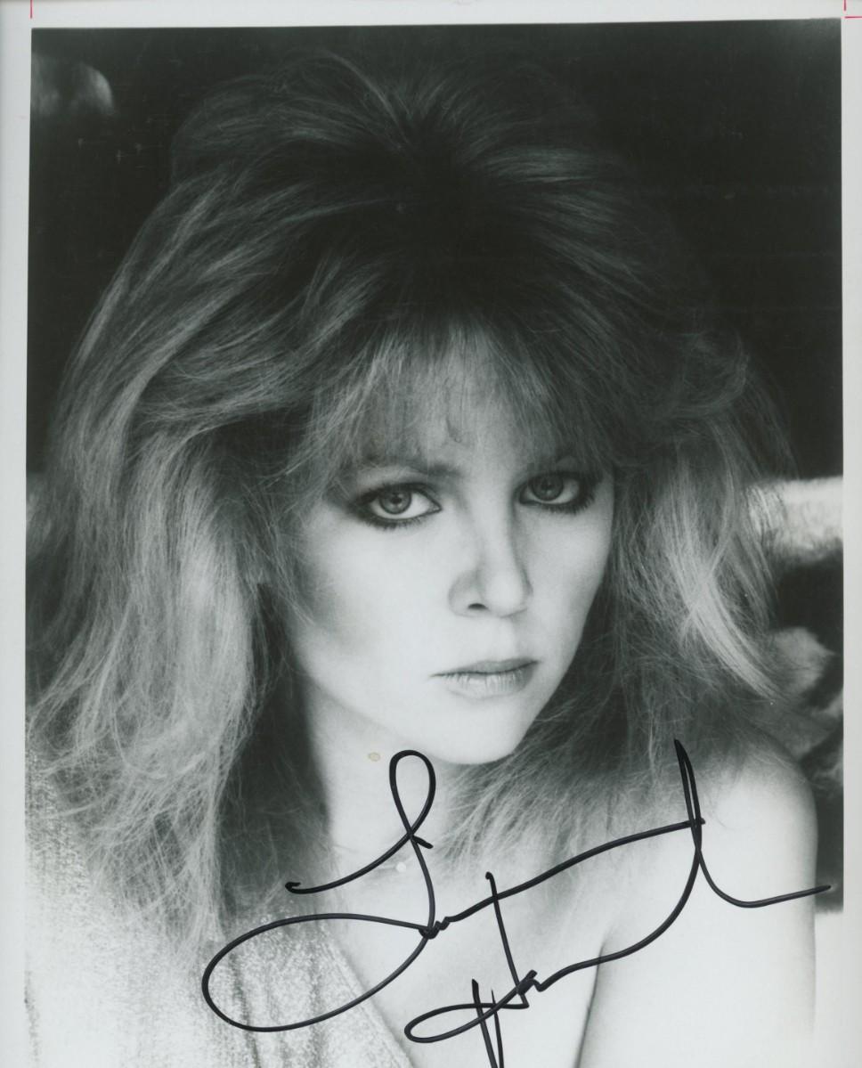 Lisa Hartman signed photo | EstateSales.org