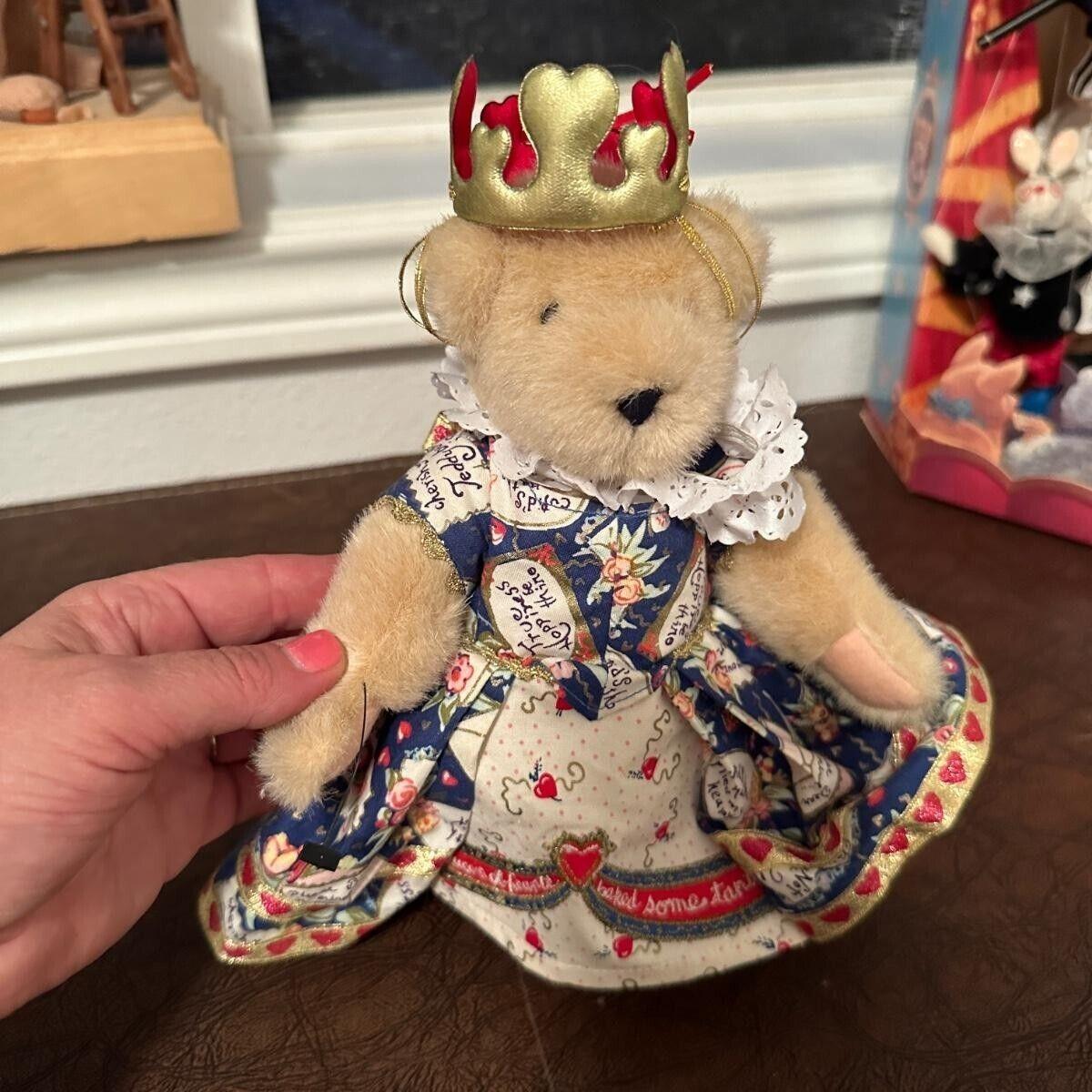 Muffy The Queen of Hearts Bear Hoppy VanderHare Plush 8" | EstateSales.org