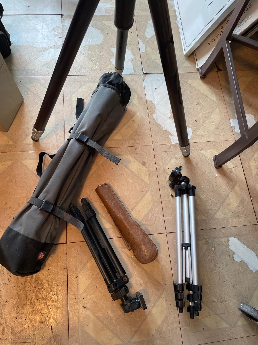5 tripods | EstateSales.org