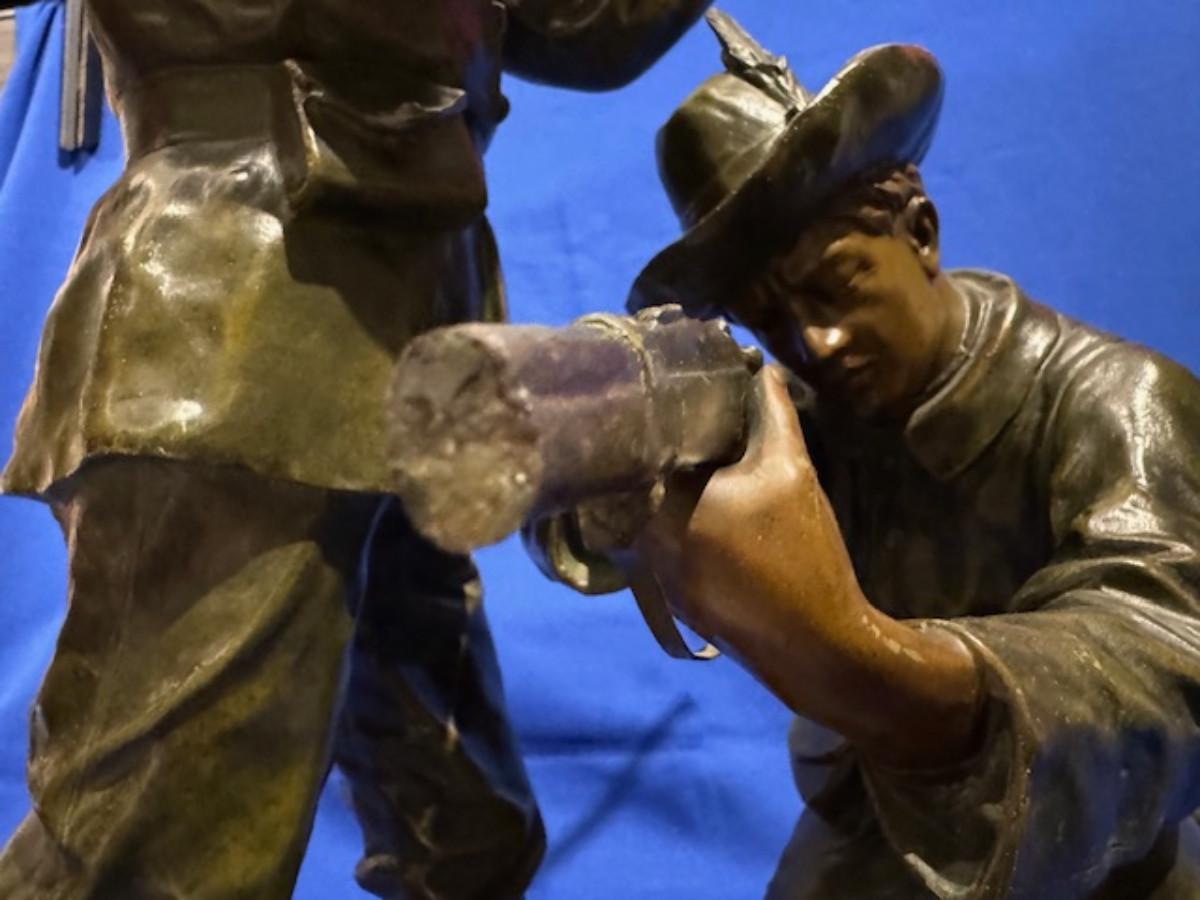 2 military men bronze statue | EstateSales.org