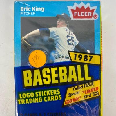 Fleer 1987 Baseball Card Packs | EstateSales.org