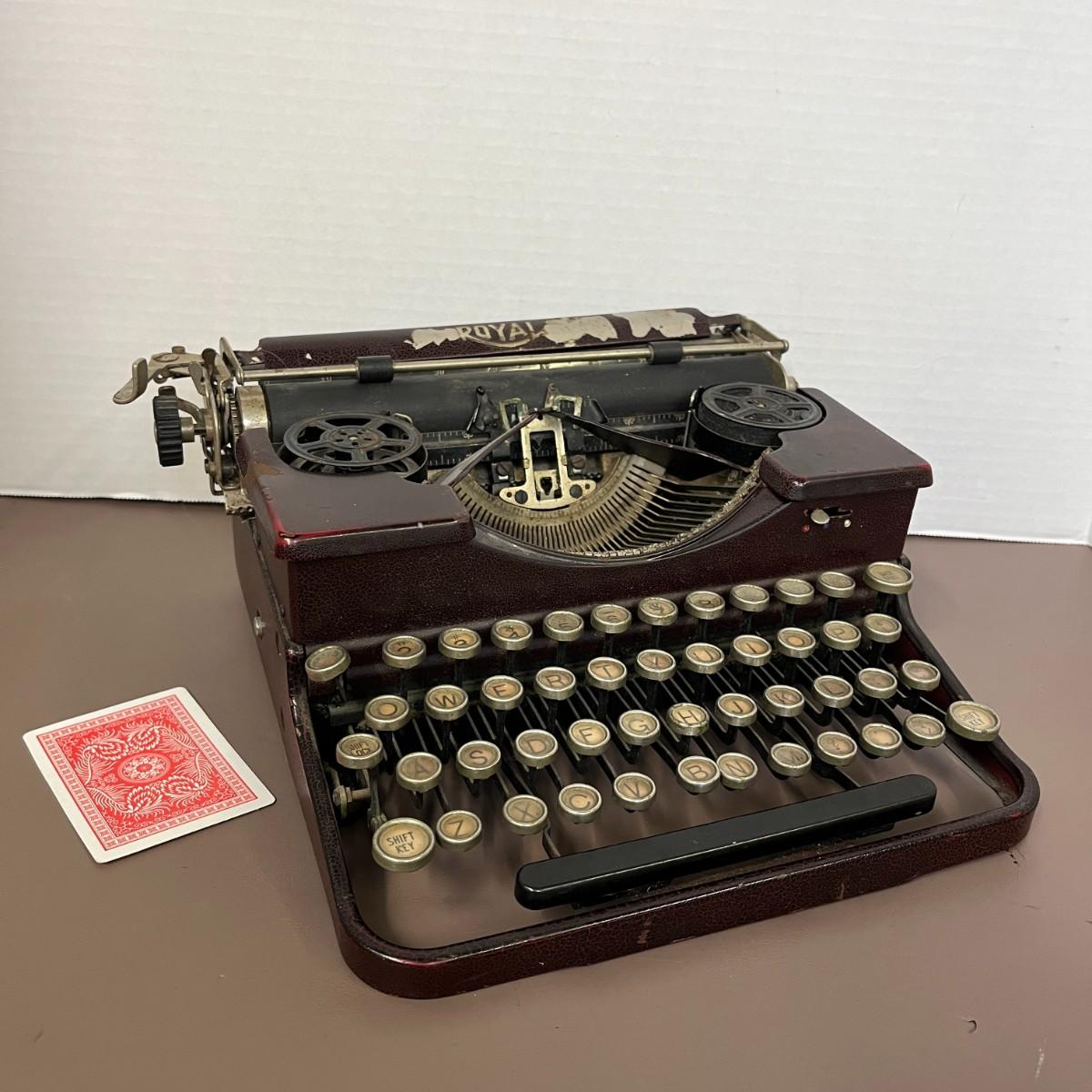Vintage Royal Portable Typewriter | EstateSales.org