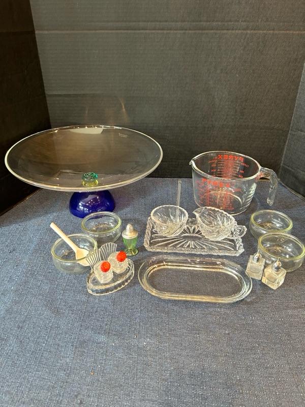 Lot 138 Measuring cup, salt & pepper shakers, guzzini acrylic bowl with ...