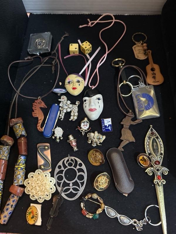 Lot 1051 variety of trinkets | EstateSales.org