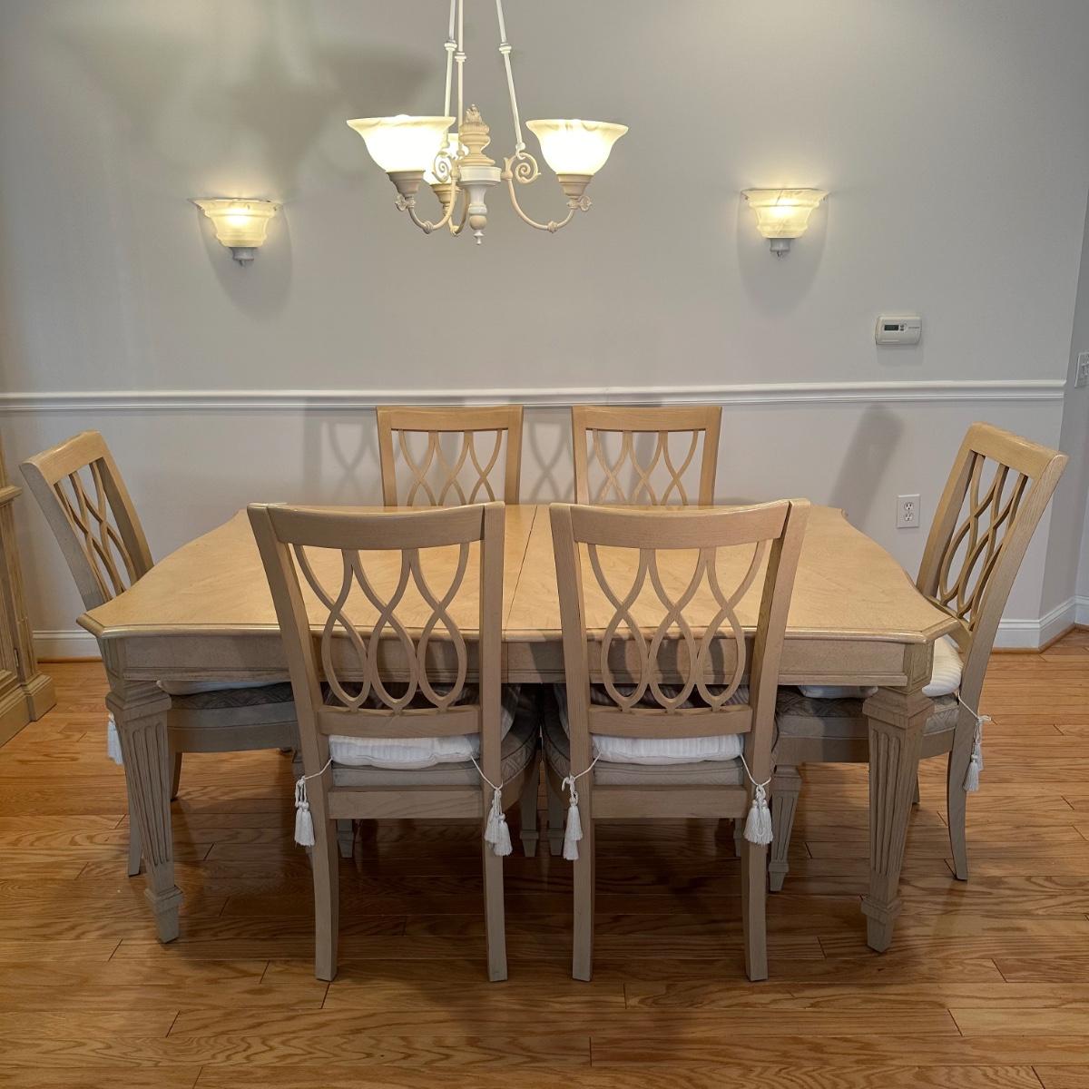 LOT 142D: Vintage Stanley Furniture Dining Table w/ Chairs & Table Pad ...