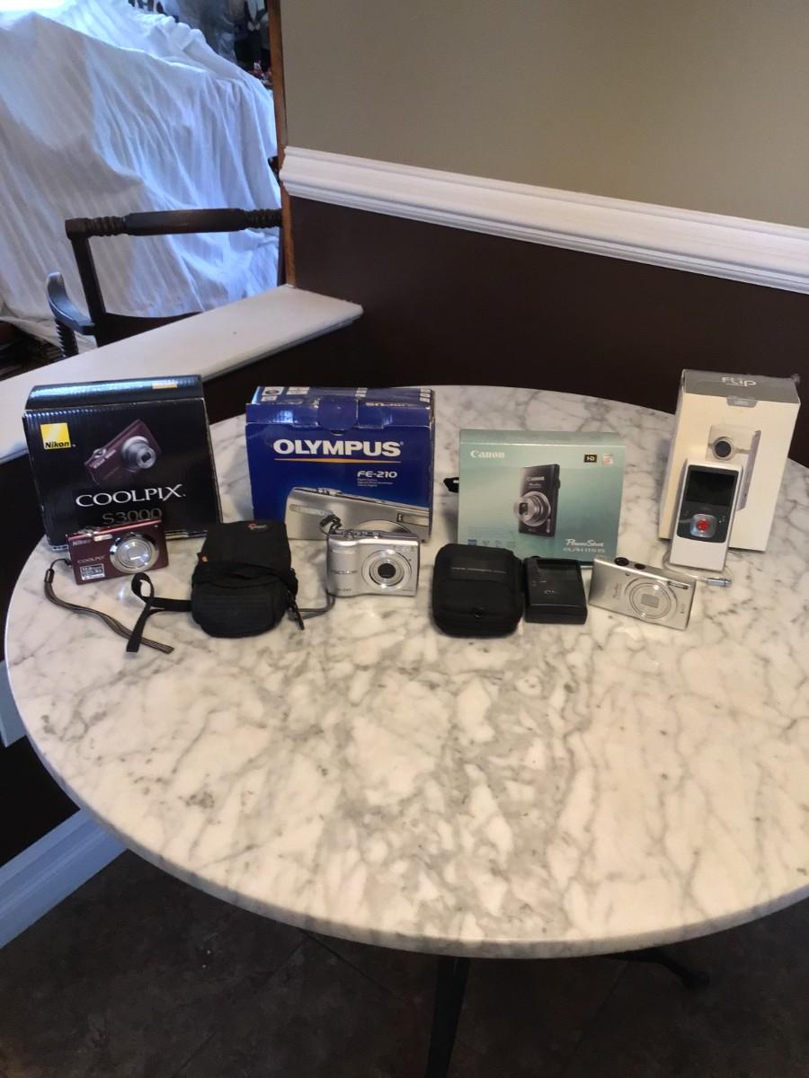 Camera Lot | EstateSales.org