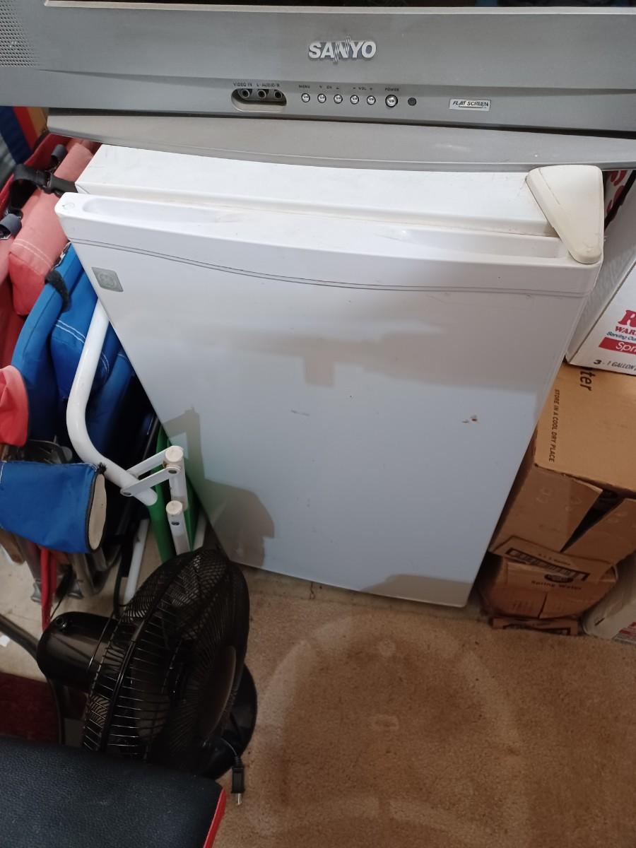 sm chest freezer /fridge | EstateSales.org