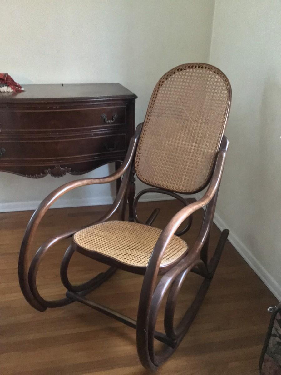 1920s Curved Wooden Rocking Chair | EstateSales.org