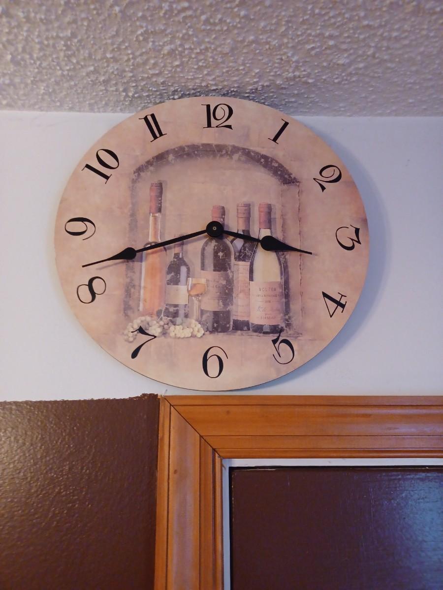 Wine themed clock | EstateSales.org