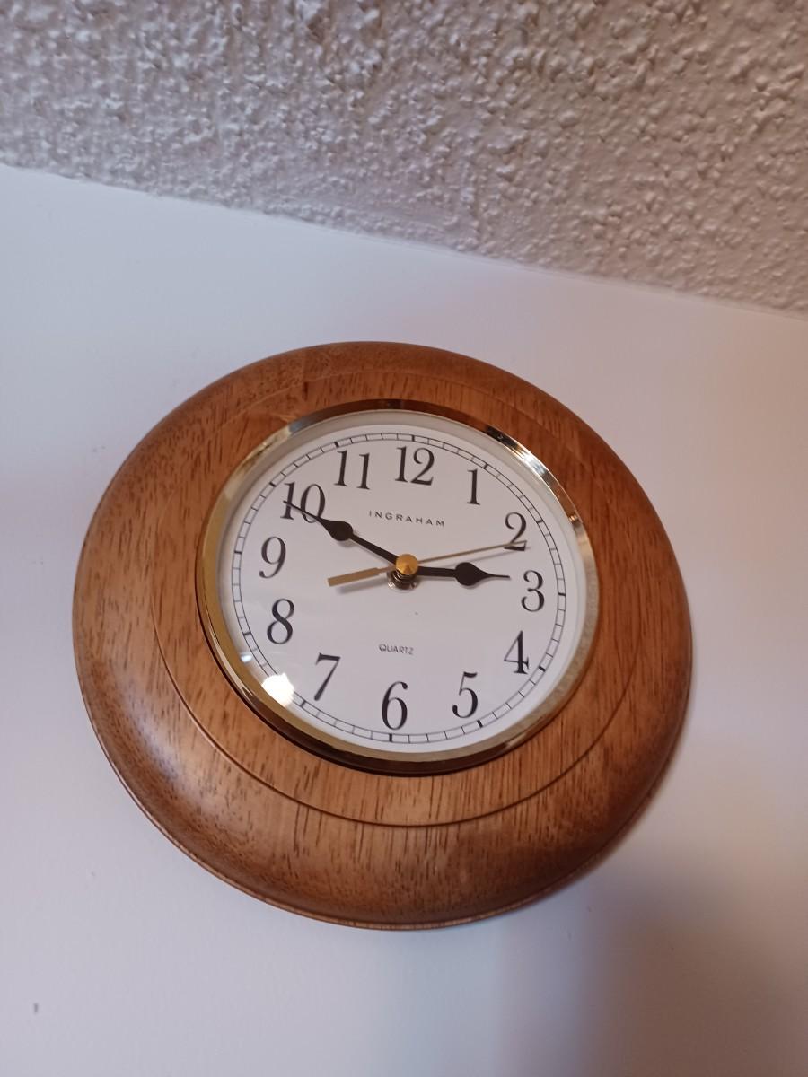Ingraham Vintage Quartz Round 8.5 Inch Wall Clock | EstateSales.org