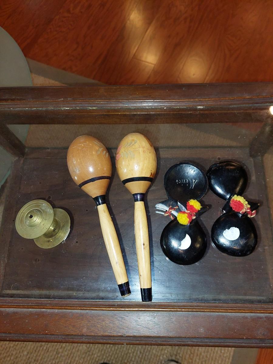 Music instruments lot | EstateSales.org