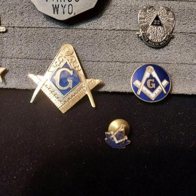 MASON'S/MASONIC LODGE PINS, P & R BADGE AND MORE | EstateSales.org