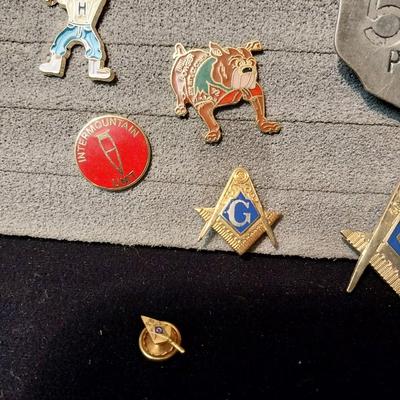 MASON'S/MASONIC LODGE PINS, P & R BADGE AND MORE | EstateSales.org