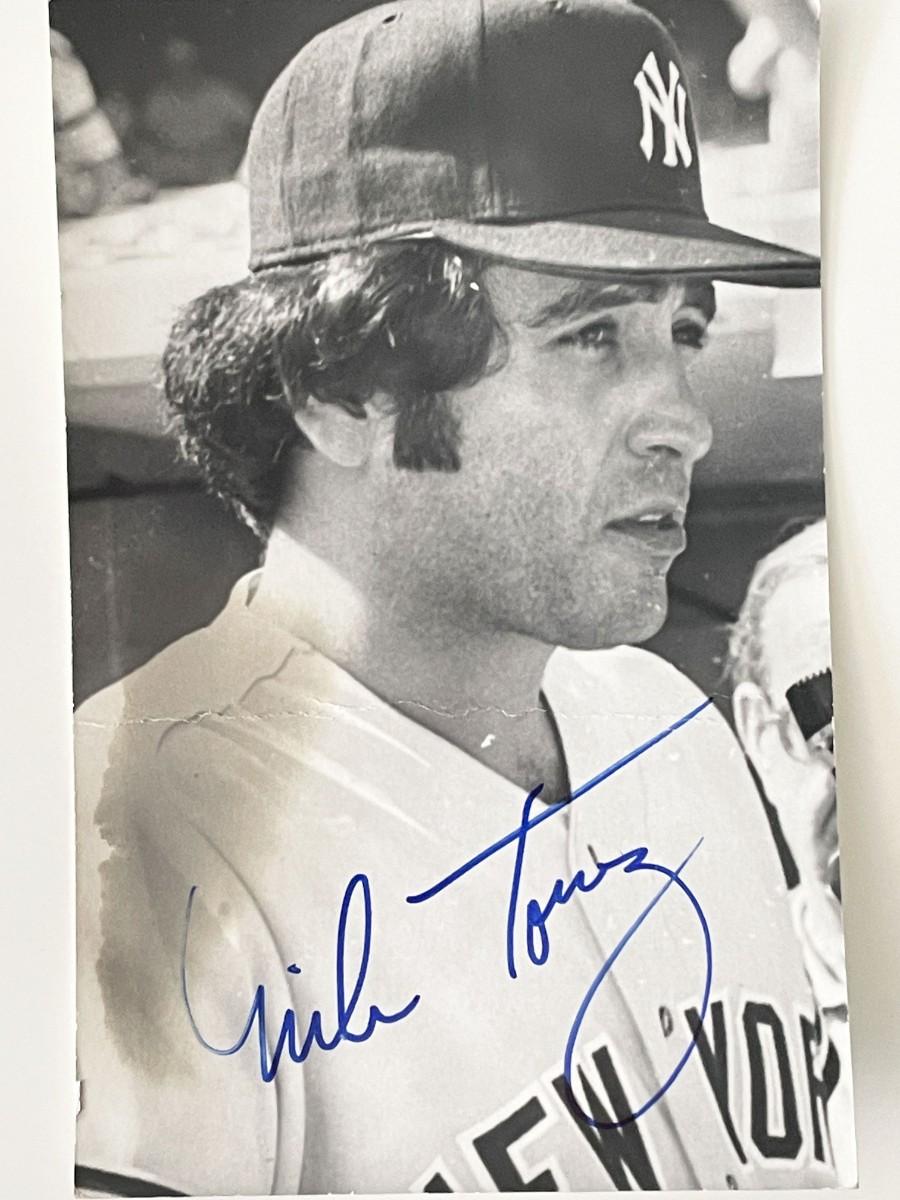 New York Yankees Mike Torrez signed photo | EstateSales.org