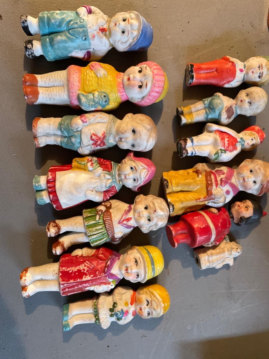 Small porcelain dolls | EstateSales.org
