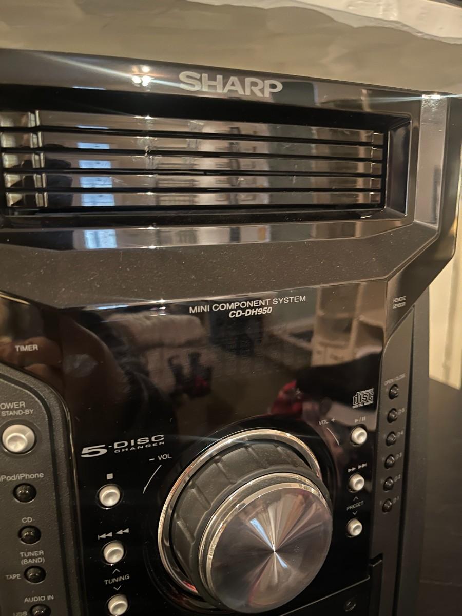Sharp Mini Component Stereo System - CD-DH950 | EstateSales.org