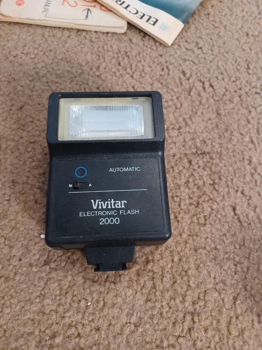 Vivitar Electronic Flash 2000 | EstateSales.org