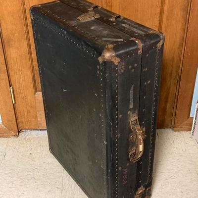 LOT 154: Antique / Vintage Trunk / Hartmann Tourobe Wardrobe Case ...
