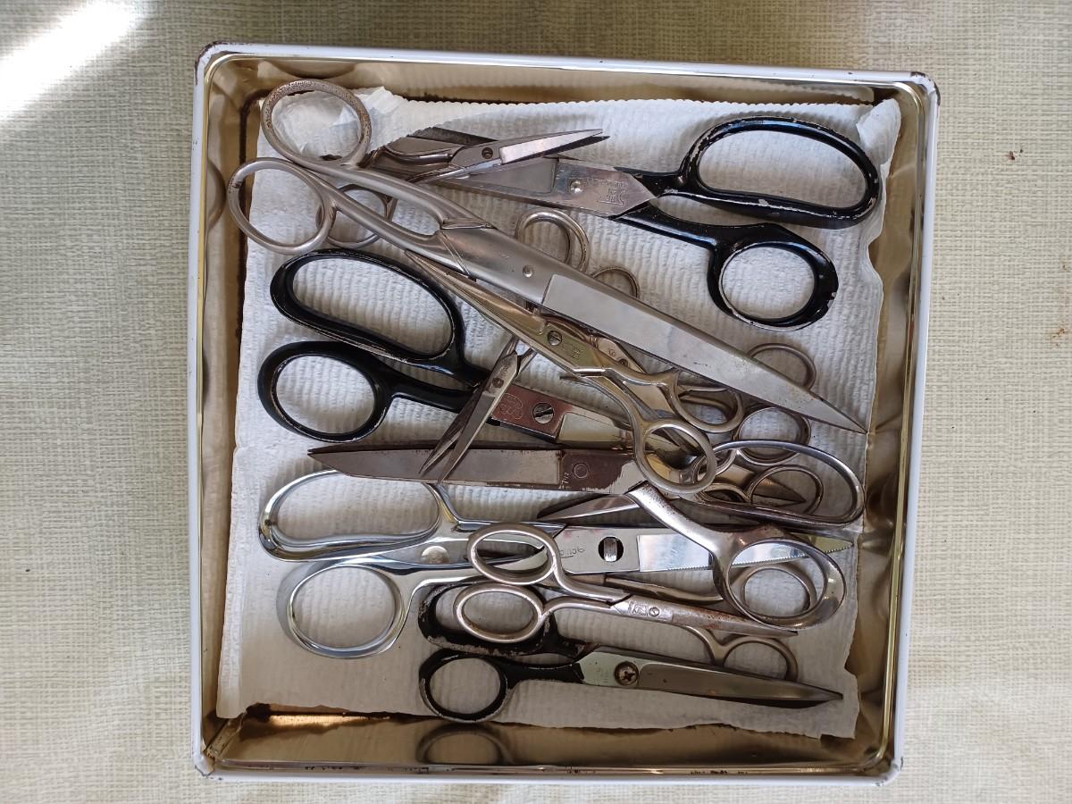 scissor lot | EstateSales.org