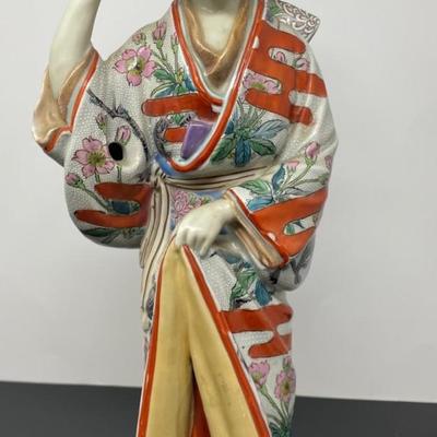 Vintage /Antique Japanese Geisha Porcelain figurine | EstateSales.org