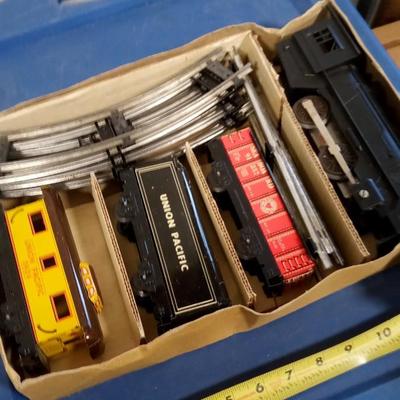 LOT 137 OLD MARX TRAIN SET | EstateSales.org