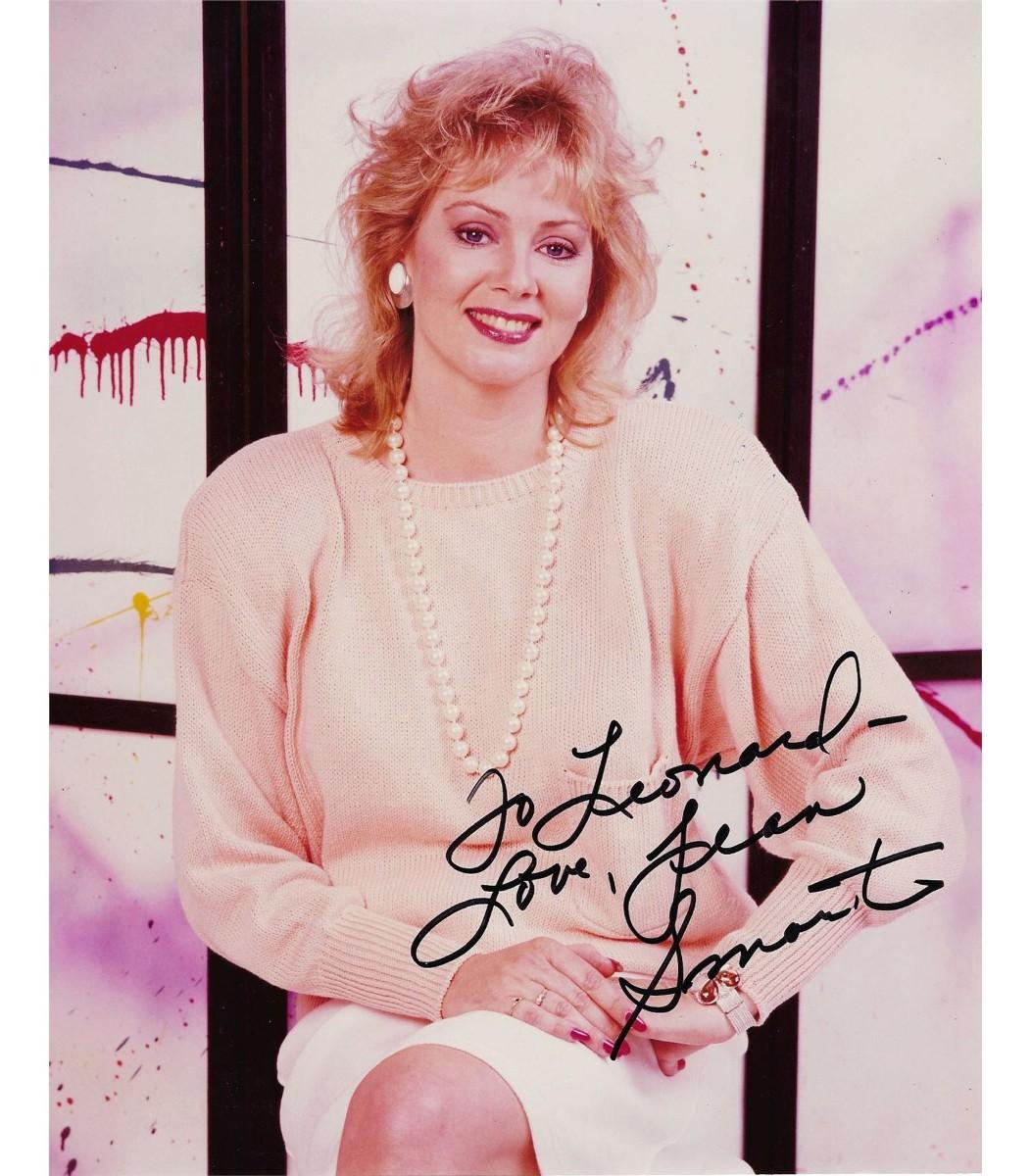 Jean Smart signed photo | EstateSales.org