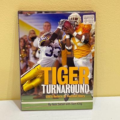 LSU ~ Lot Of Ten (10) Books / Magazines | EstateSales.org