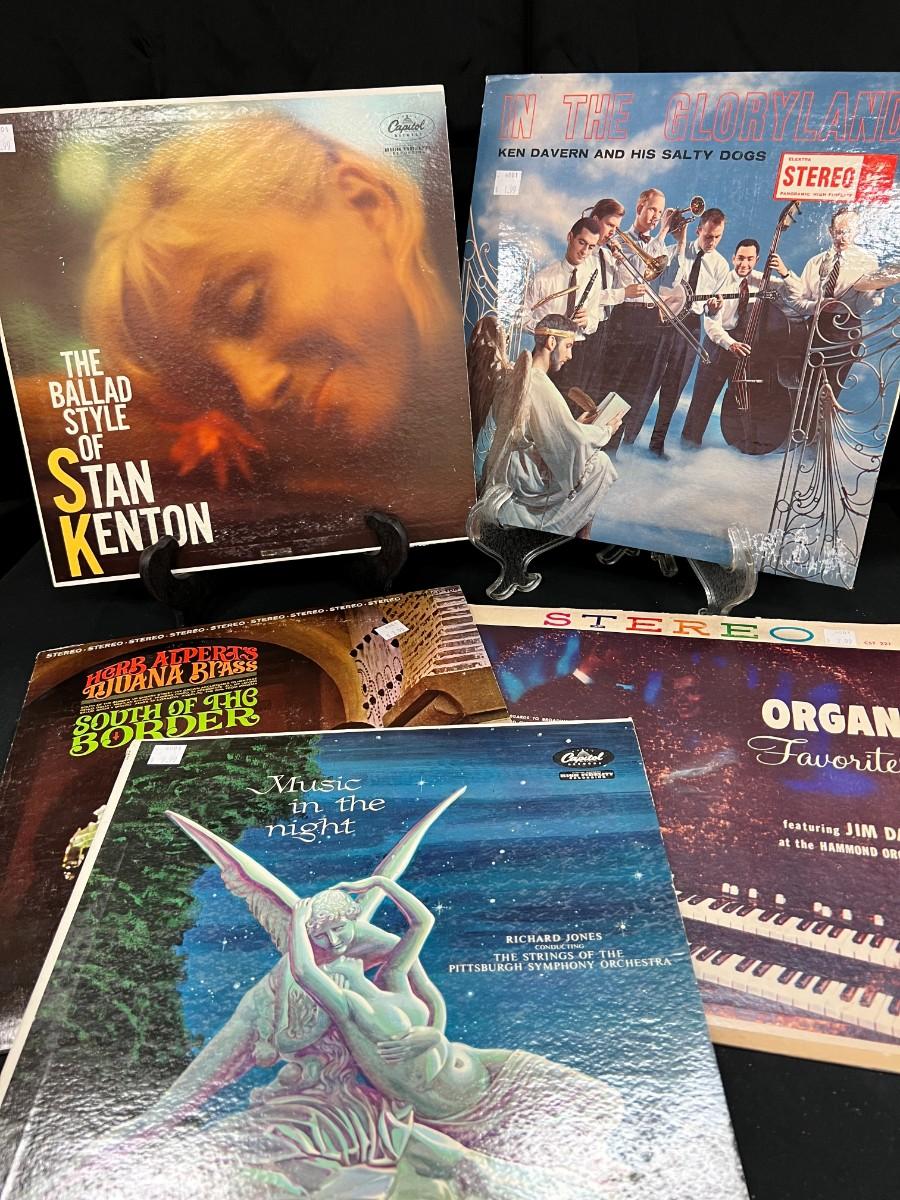 5 VINYL RECORD ALBUMS (2) | EstateSales.org