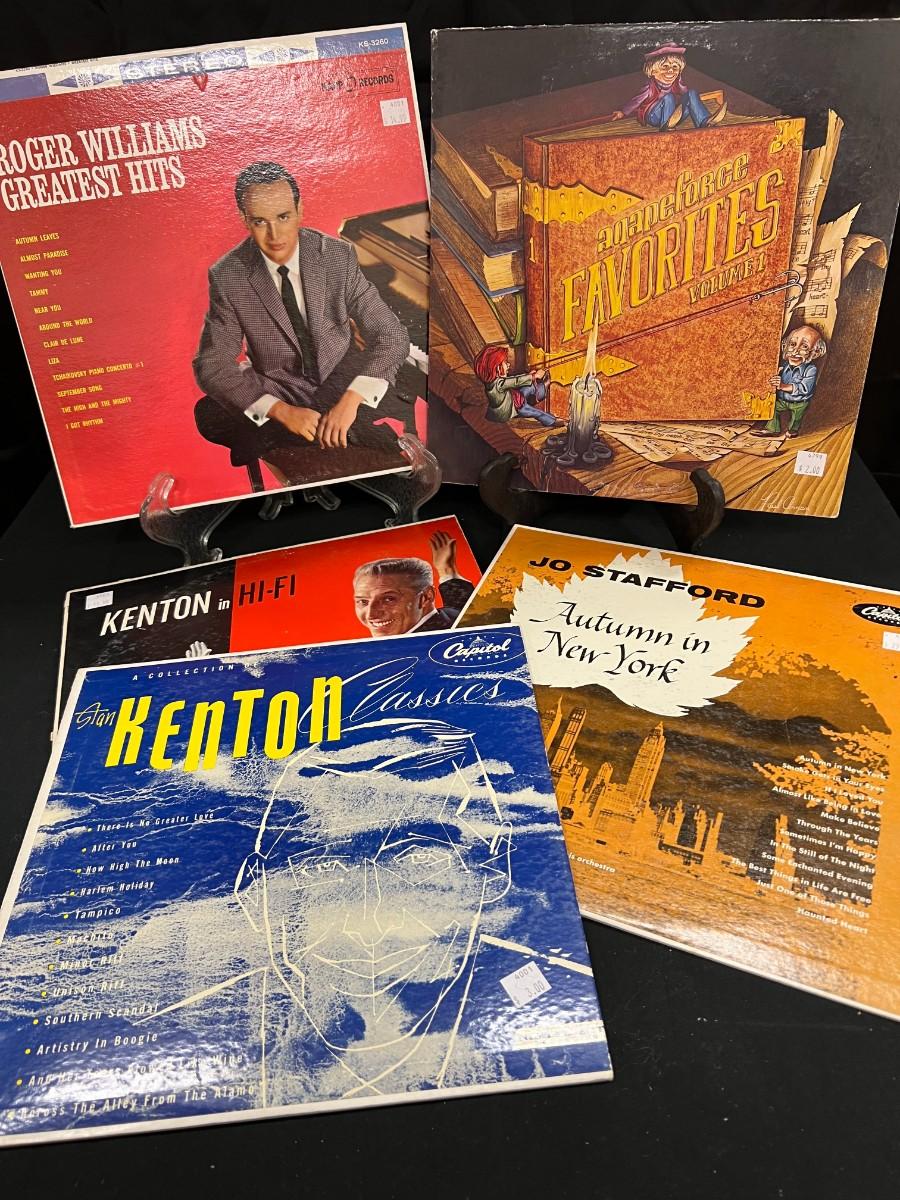 5 VINYL RECORD ALBUMS (10) | EstateSales.org