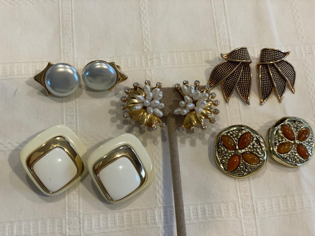 5 gold tone clip ons | EstateSales.org