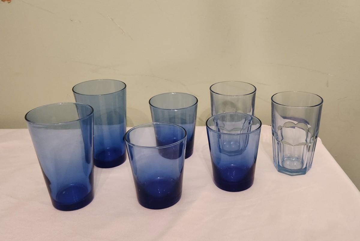 Blue glass cups - 7 | EstateSales.org