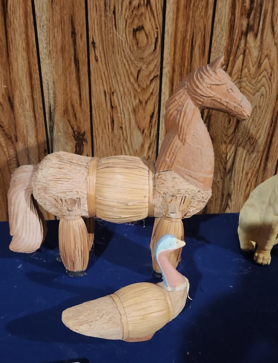 Straw animals | EstateSales.org