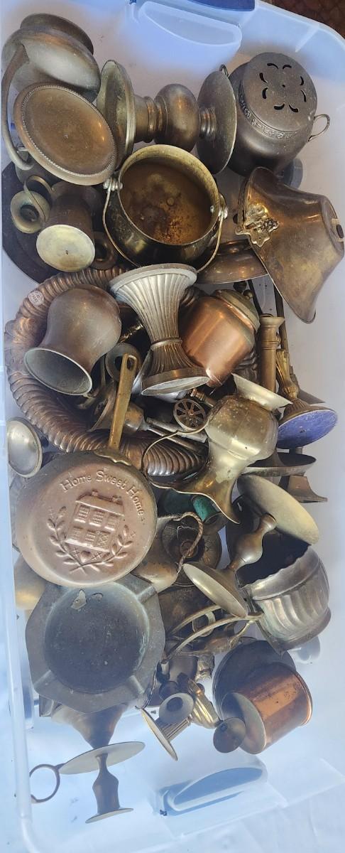 Misc. brass/copper/metal things & tote | EstateSales.org