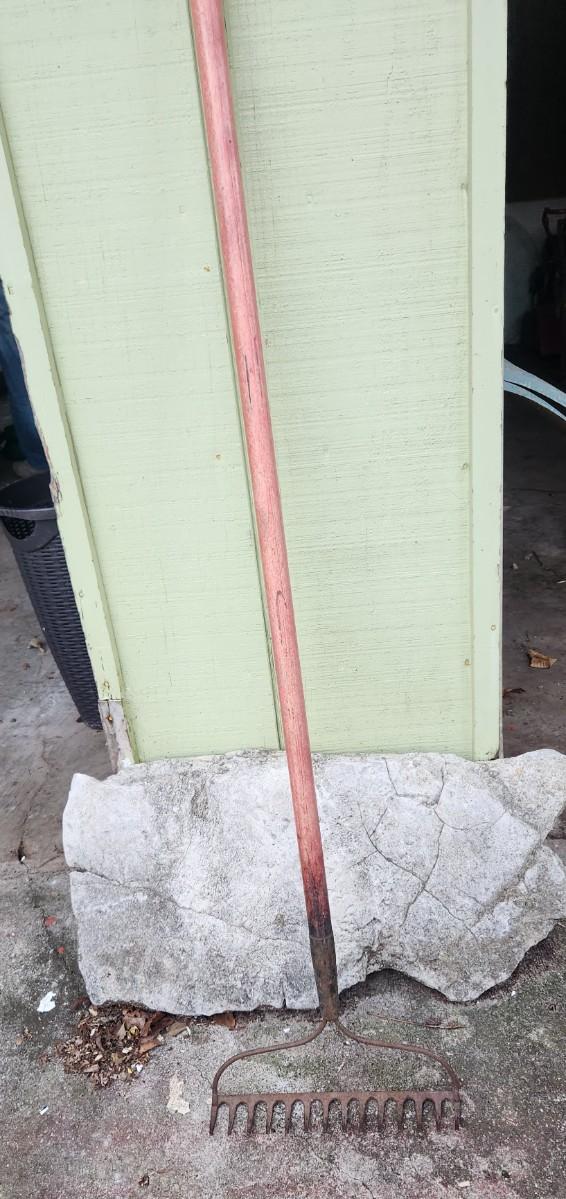 Hard Rake | EstateSales.org