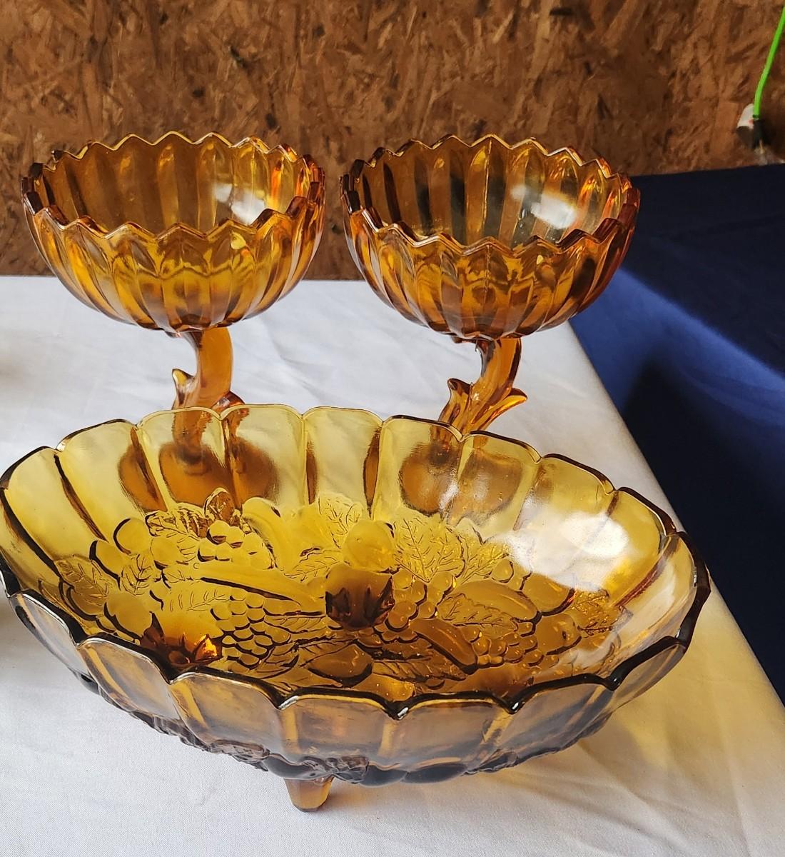 Gold glass goblet & bowl | EstateSales.org