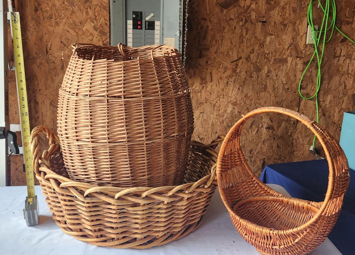 large Baskets - 3 | EstateSales.org