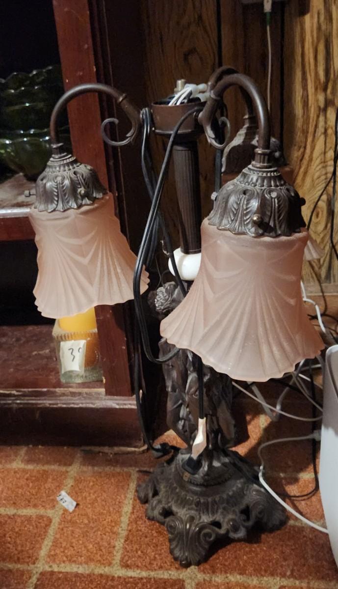 Lamp w/glass shades missing top | EstateSales.org