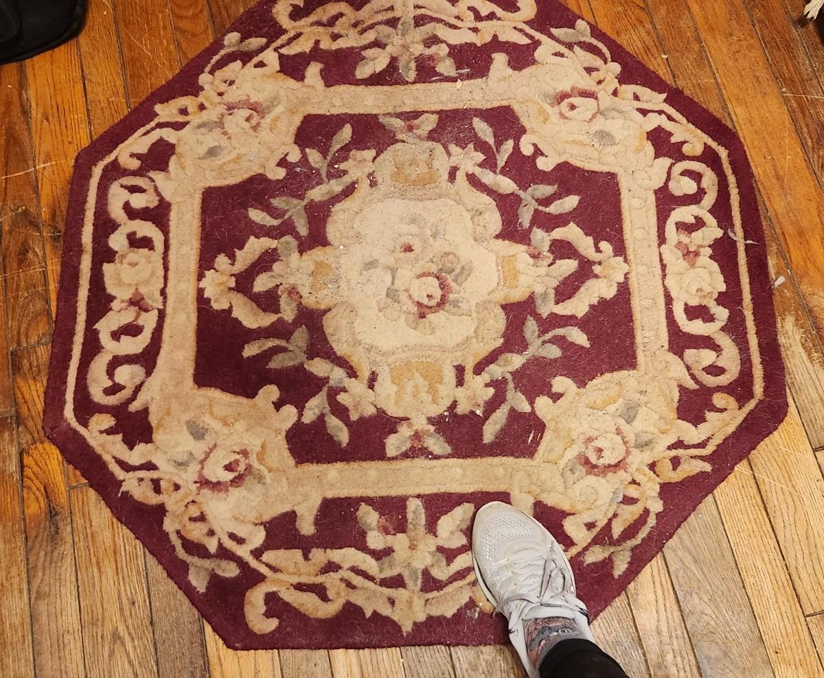 Small octagon rug | EstateSales.org